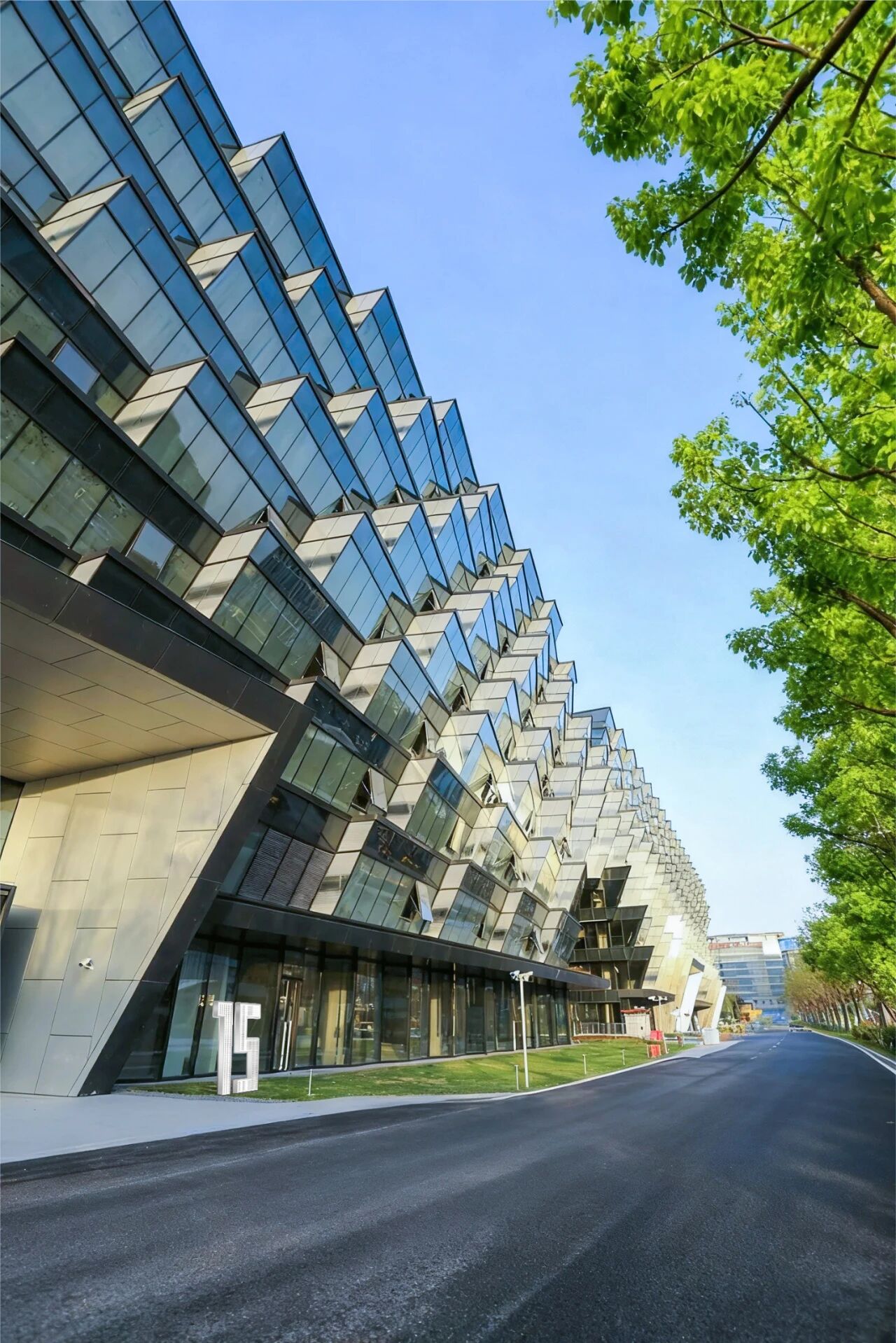 上海市长宁区人民政府-国际版-虹橋アッパータウンが正式に竣工し、長寧東エリアの新たなランドマークが姿を現した